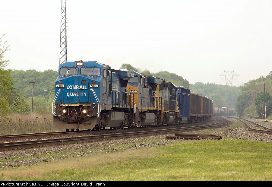 CSX 7388 (Ex-Conrail 6265) leads a westbound CSX freight